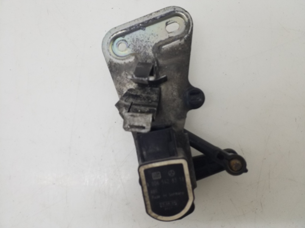 Used Mercedes Benz E-Class Height sensor on the front hub A0065428318