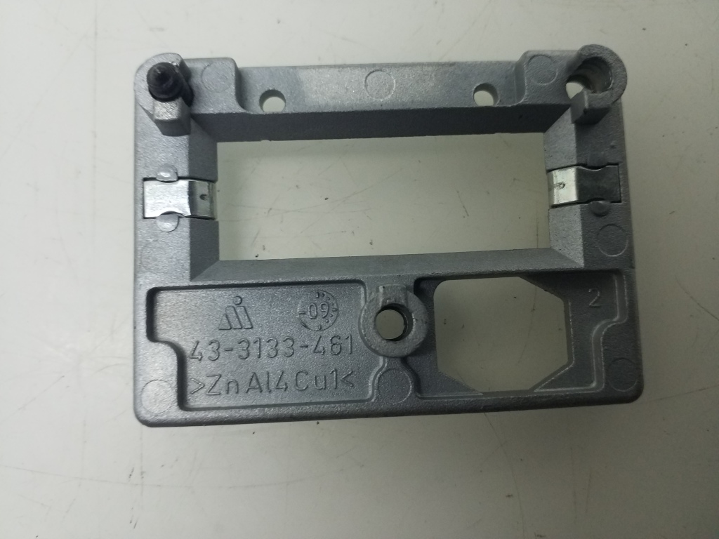 Naudotas Mercedes Benz E-Class Salono veidrodėlio laikiklis A2038100111