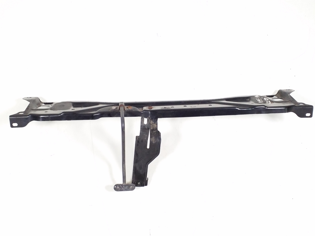 Used Mercedes Benz E-Class The middle part of the front frame A2126201100