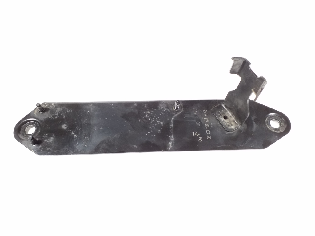 Kasutatud Mercedes Benz E-Class Õlijahuti hoidik A2125040340