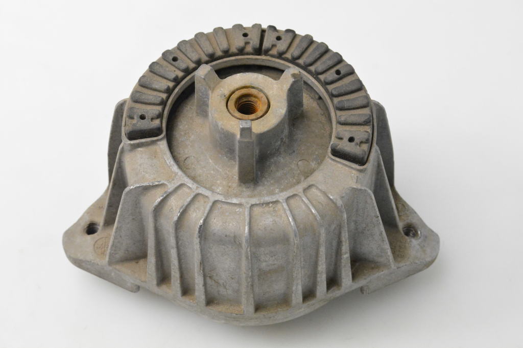 Used Mercedes Benz C-Class Engine cushion A2042400217