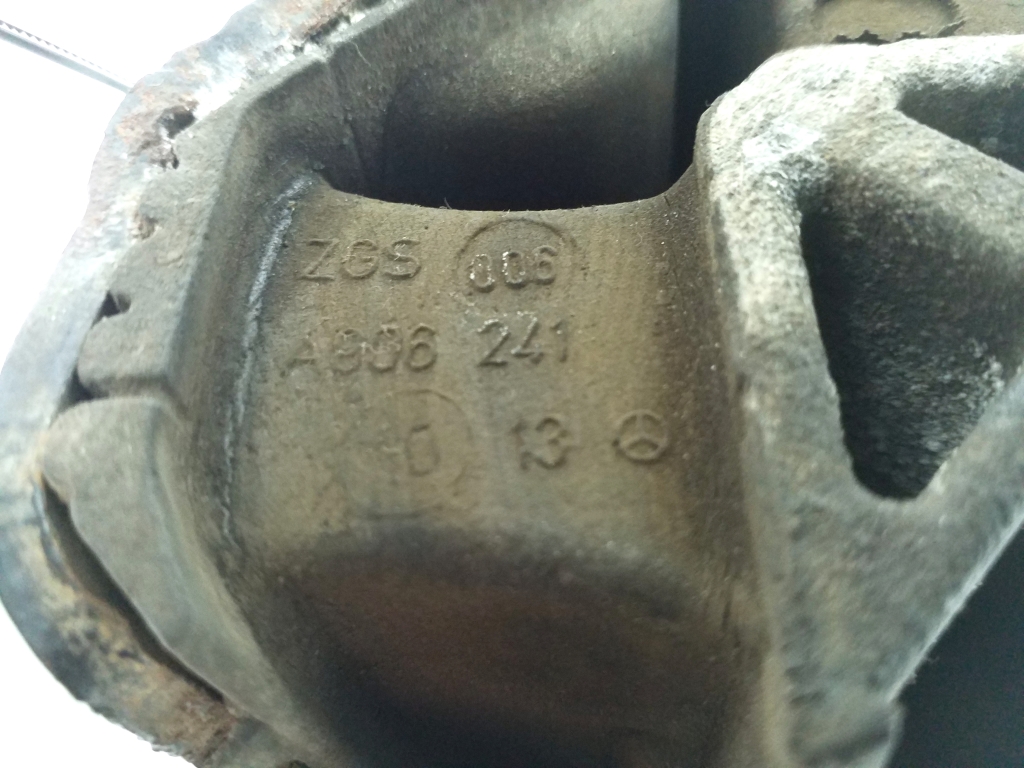 Used Mercedes Benz Vito Engine cushion A9062411013