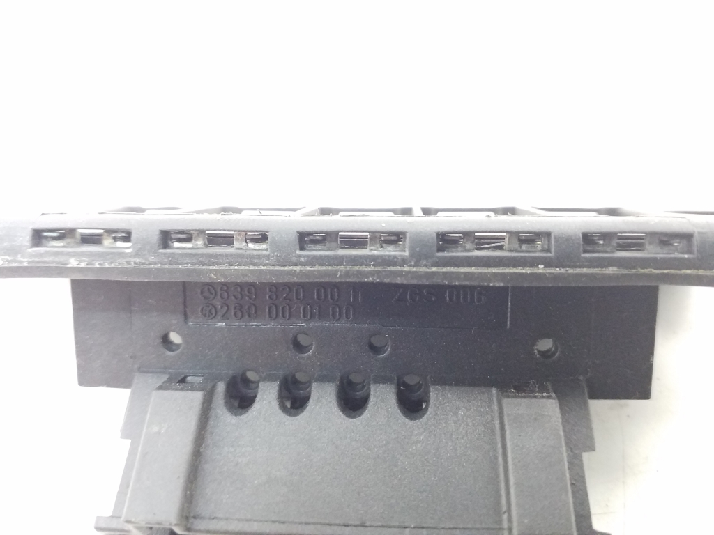 Used Mercedes Benz Vito Door switch on the body A6398200011