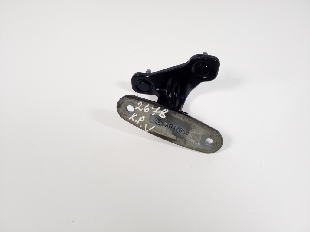 Used Mercedes Benz E-Class Front door top hinge A2047201537