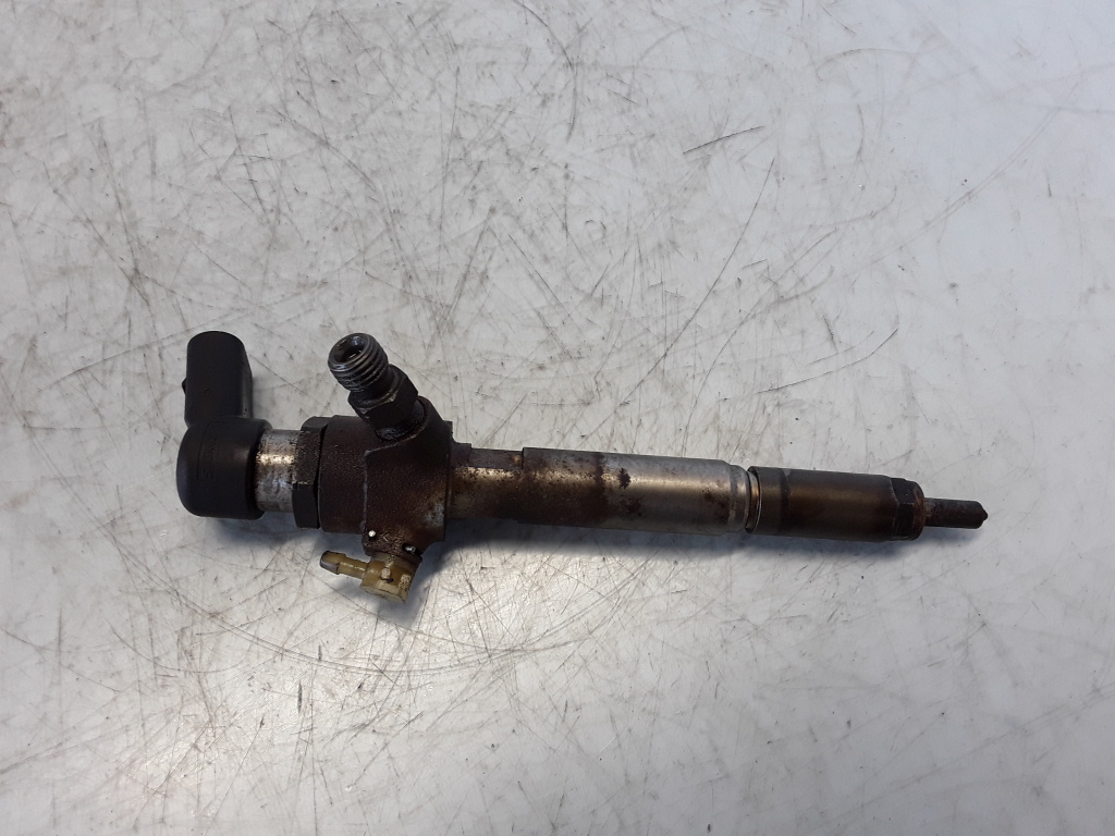 Used RENAULT Megane Fuel injector 8200294788