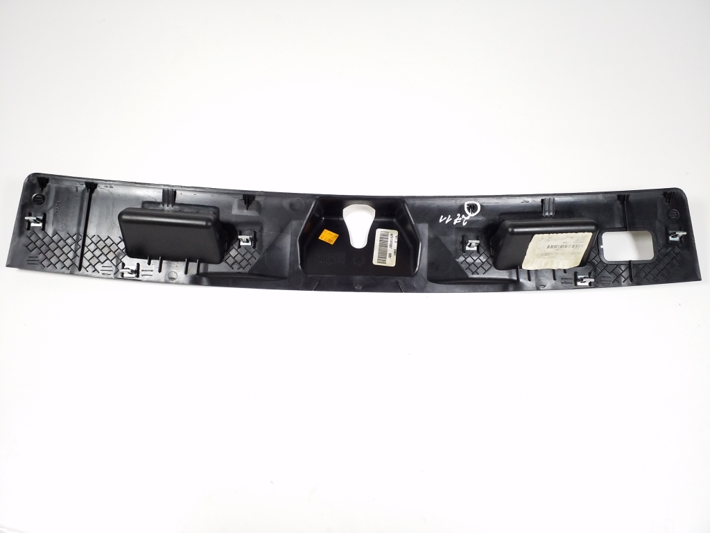 Used Mercedes Benz R-Class Other detail of the boot lid punch A2517470087