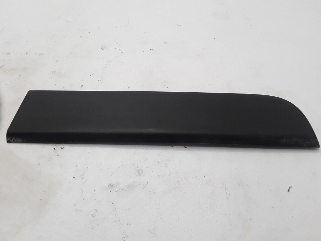Used RENAULT Master Rear tailgate strip 908510003R