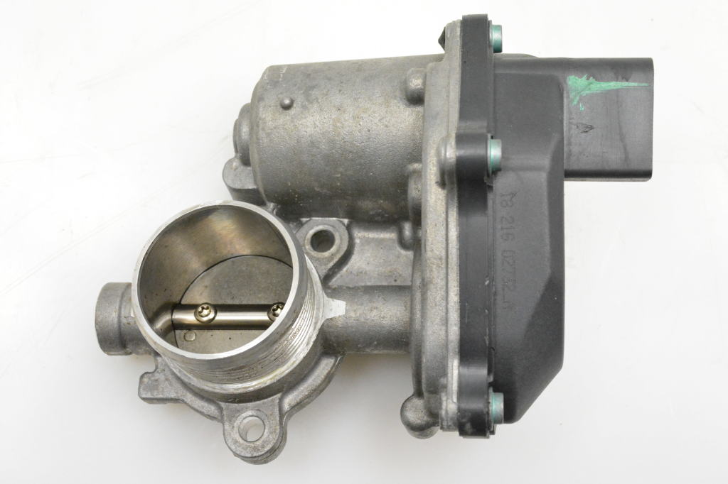 Used Volkswagen Passat EGR valve valve 04L131501M