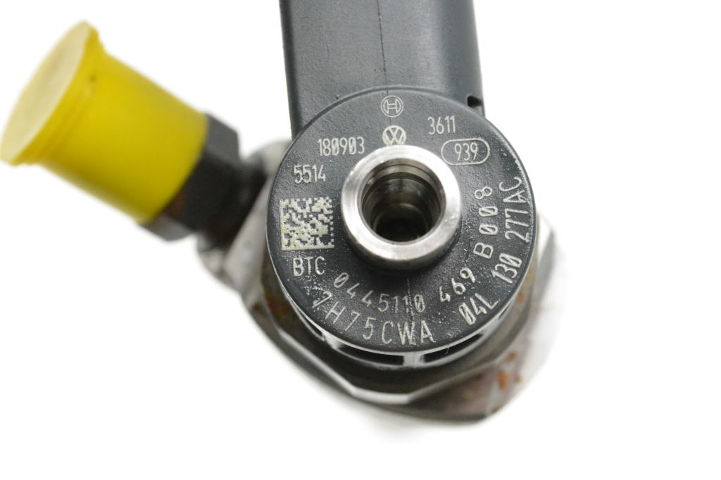Used Volkswagen Tiguan Fuel injector 04L130277AC