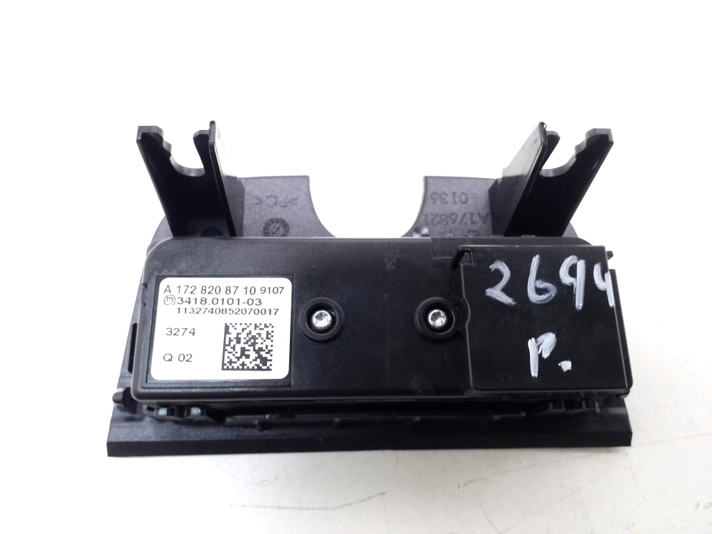 Used Mercedes Benz CLA-Class Switch and its parts A1728208710