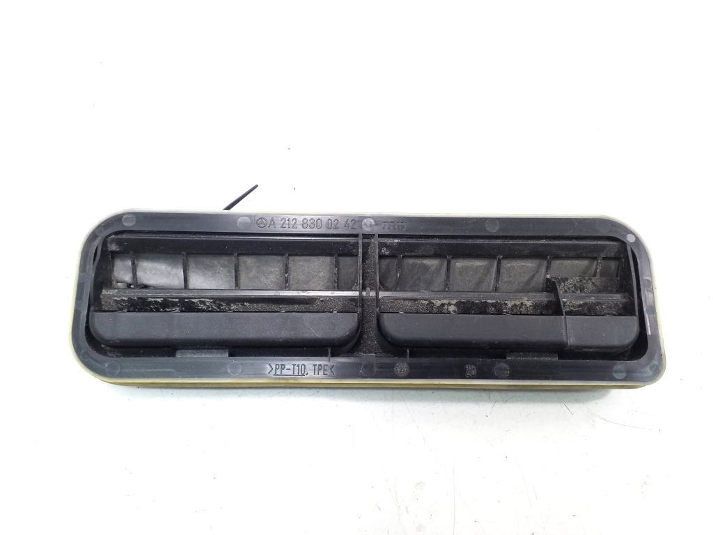 Used Mercedes Benz CLS-Class Rear wing ventilation grille A2128300242