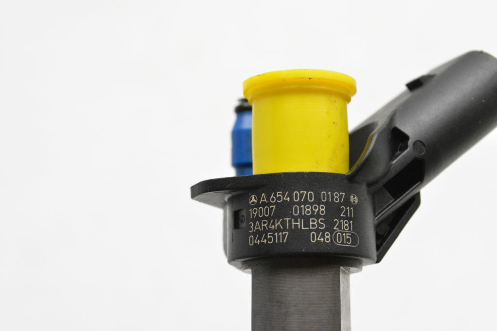 Used Mercedes Benz E-Class Fuel injector A6540700187