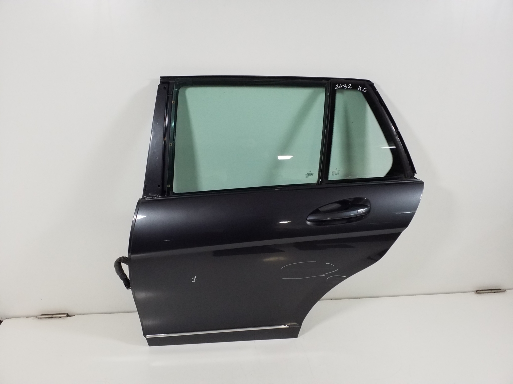 Used Mercedes Benz C-Class Rear side doors and their parts A2047300305