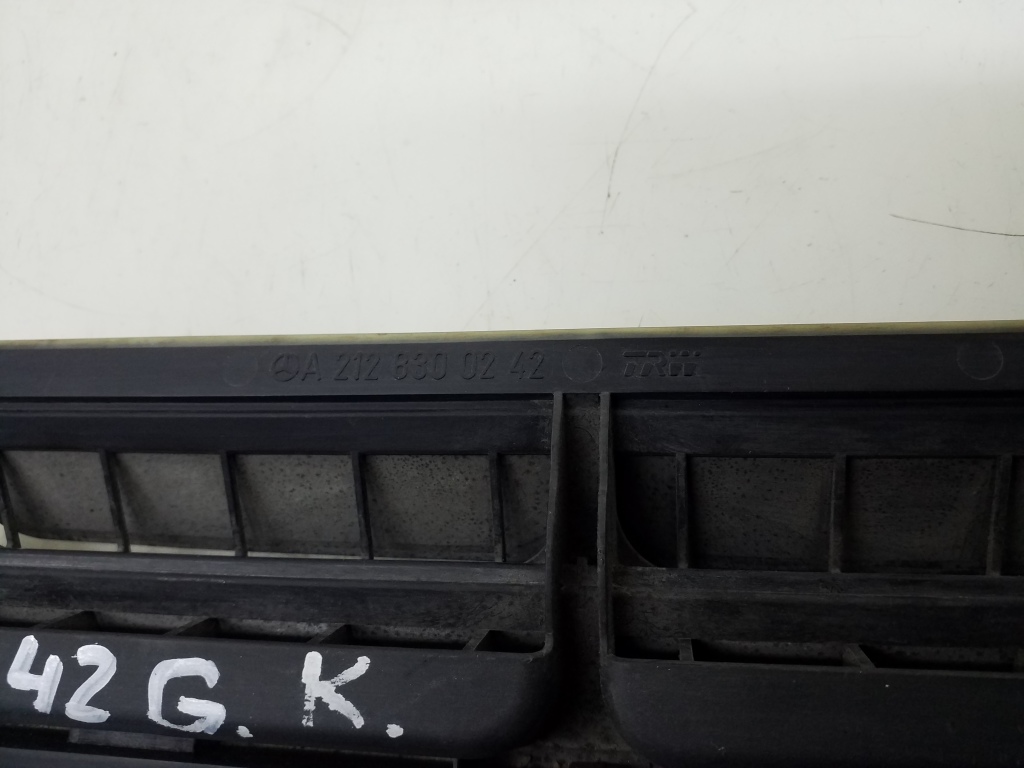 Used Mercedes Benz E-Class Rear wing ventilation grille A2128300242