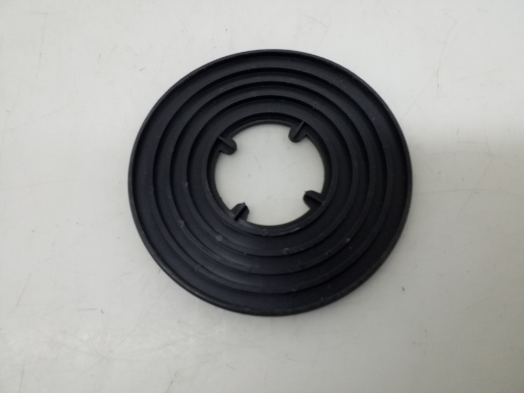 Naudotas Mercedes Benz E-Class Atsarginio rato tvirtinimo detalė ...