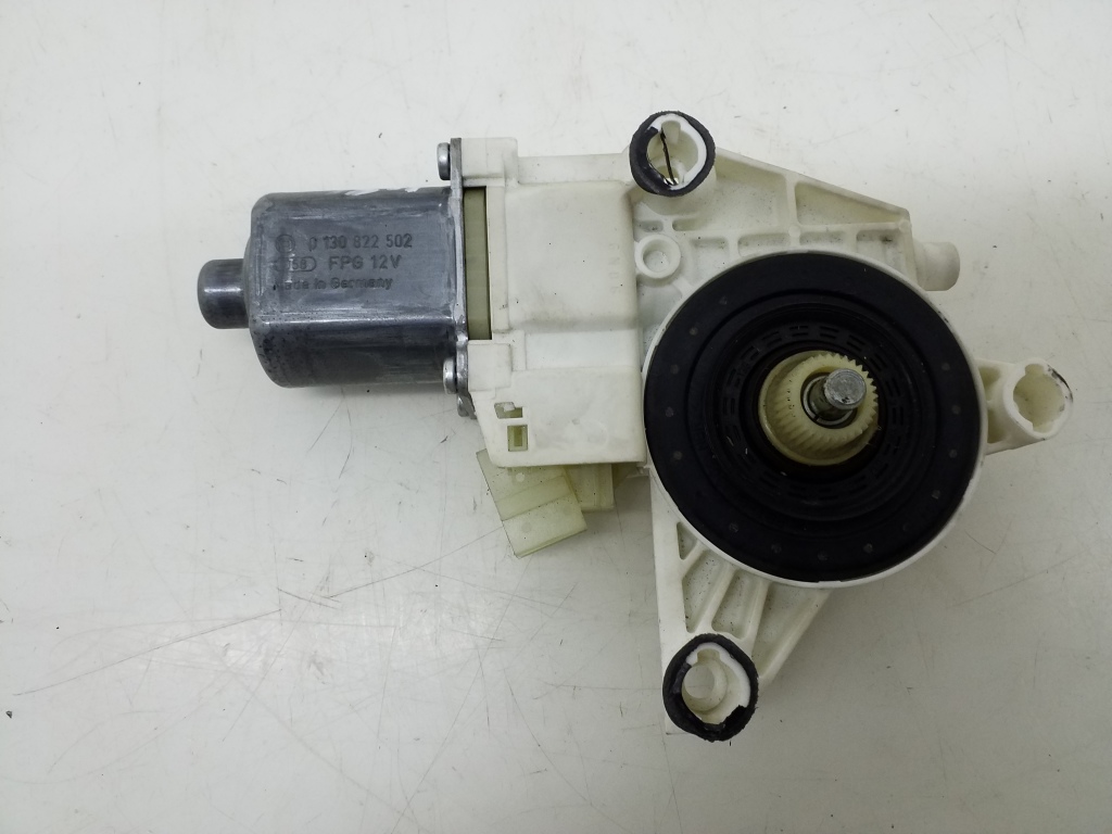 Naudotas Mercedes Benz E-Class Priekinių durų stiklo pakėlėjo ...