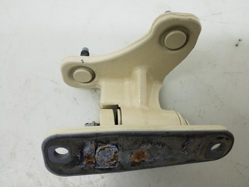 Used Mercedes Benz E-Class Front door lower hinge A2047201737