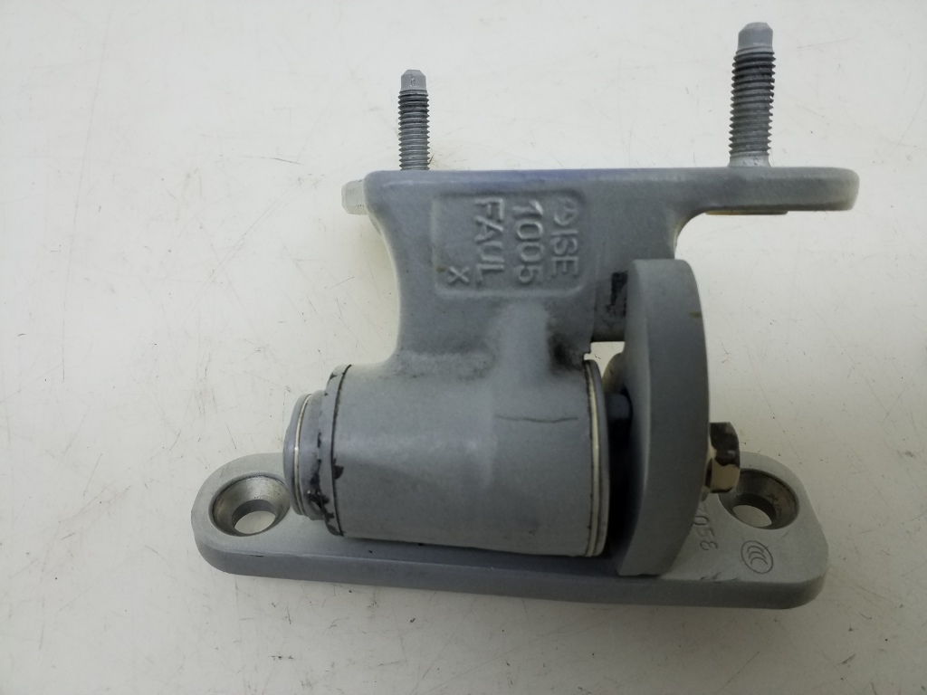 Used Mercedes Benz E-Class Front door lower hinge A2047201737