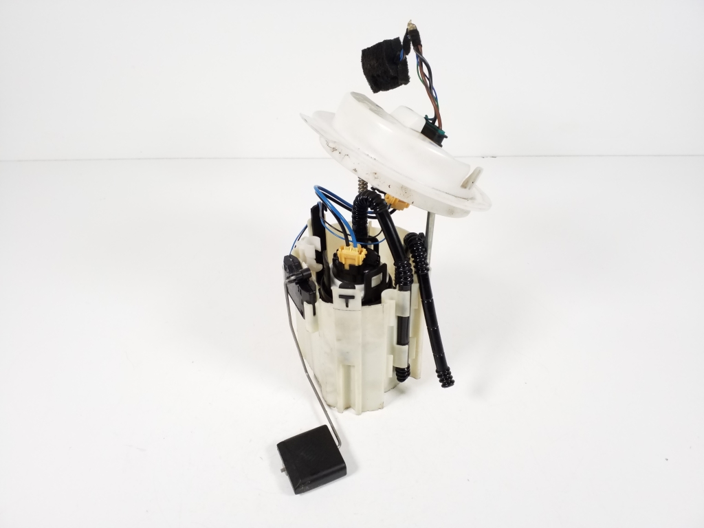 Used Mercedes Benz E-Class Fuel pump in the tank A2044702294