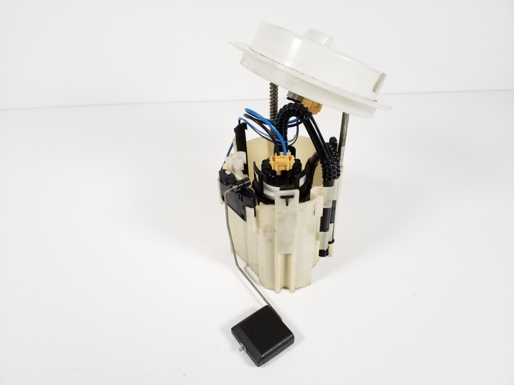 Used Mercedes Benz E-Class Fuel pump in the tank A2044702294