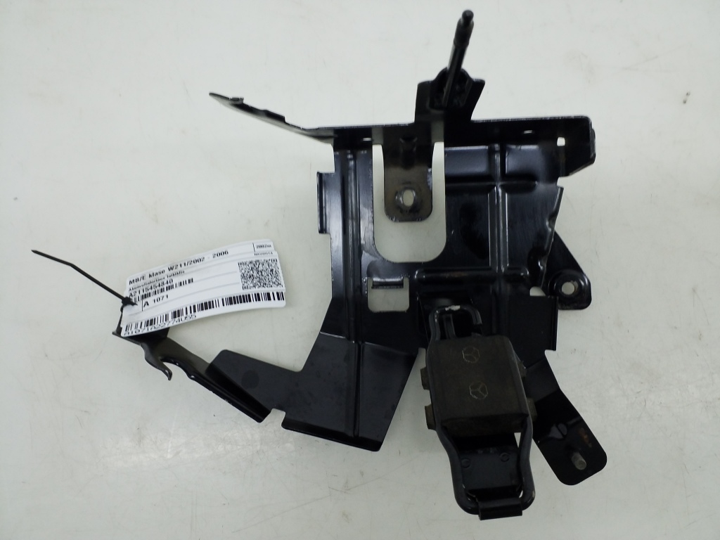 Used Mercedes Benz E-Class Battery holder A2115454840