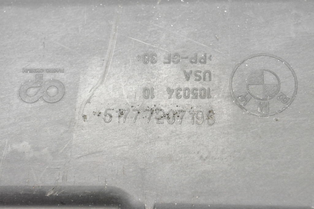 Naudotas BMW X5 Išorinės slenksčio apdailos kita detalė 51777207196