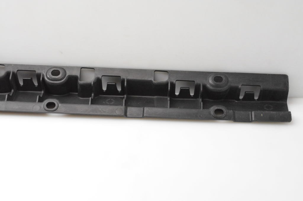 Naudotas BMW X5 Išorinės slenksčio apdailos kita detalė 51777207195