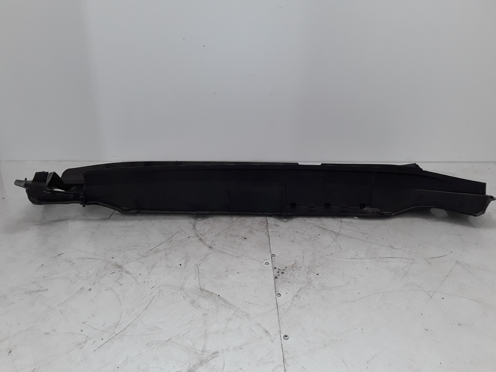 Used VOLVO XC90 Windshield wiper mechanism trim to the glass 31352746