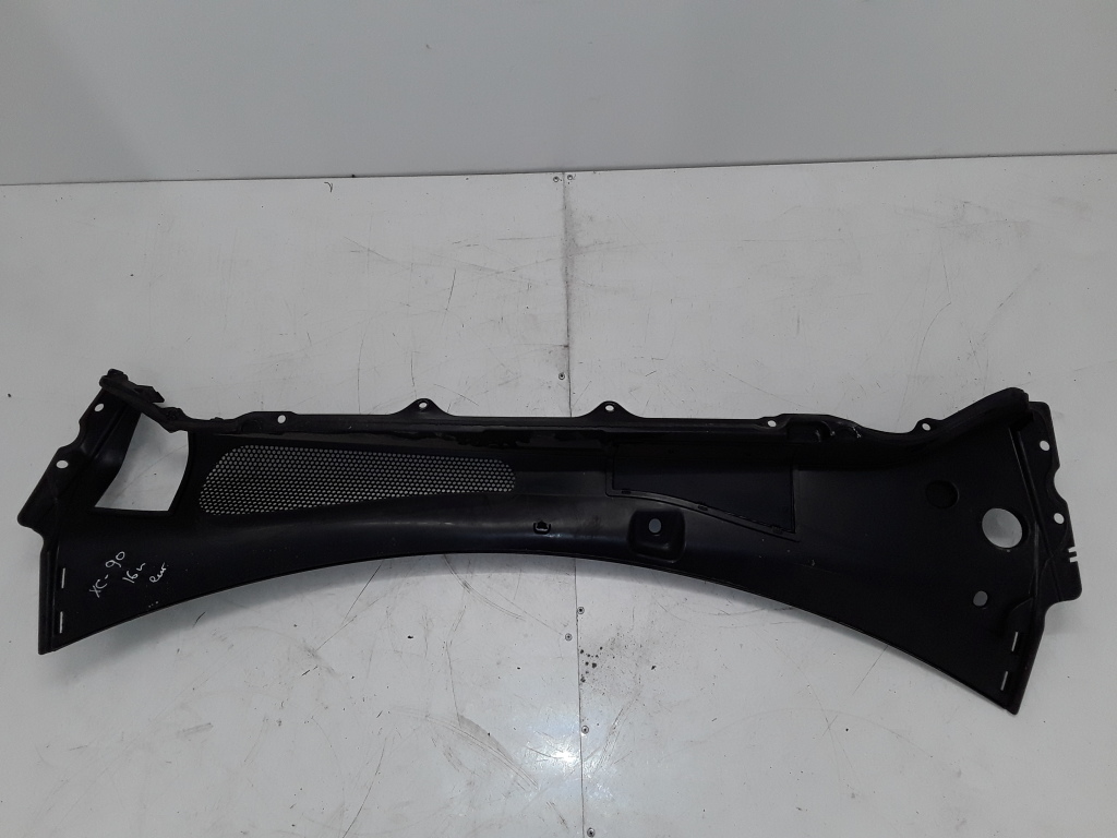 Used VOLVO XC90 Windshield wiper mechanism trim to the glass 31352746