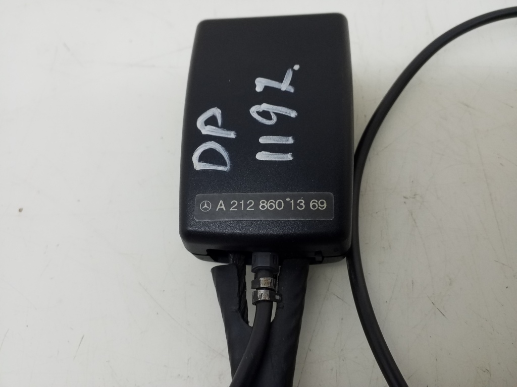 Used Mercedes Benz E-Class Front seat belt buckle A2128601369