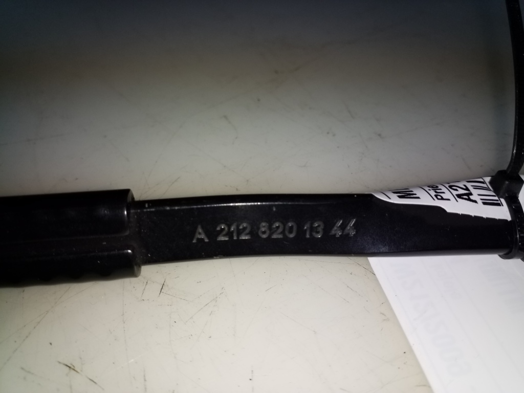 Used Mercedes Benz E-Class Windshield wiper blade A2128201344