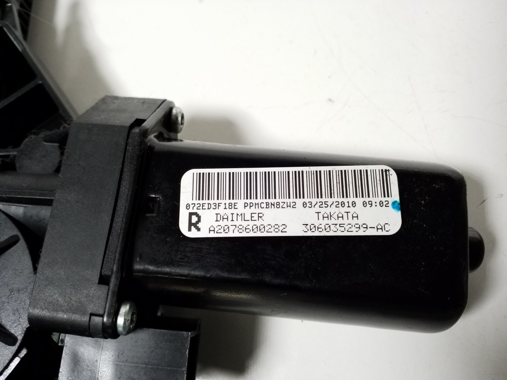 Used Mercedes Benz E-Class Seat belt pretensioner A2078600282