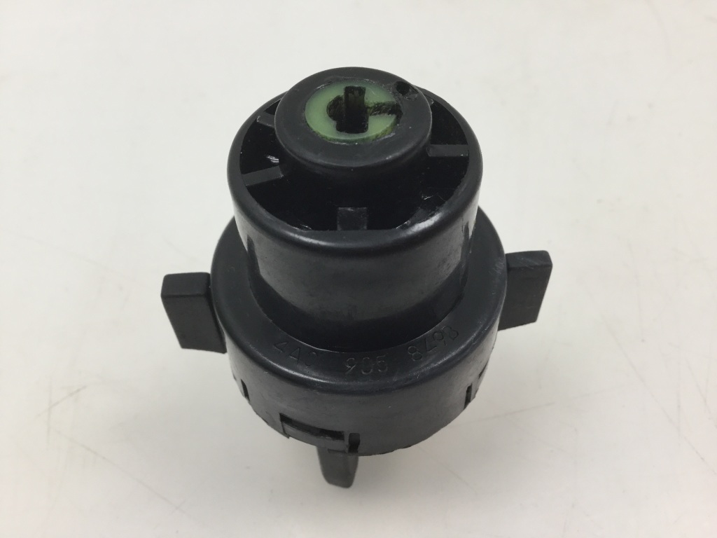 Naudotas AUDI A6 Užvedimo spynelės kontaktai 4A0905849B