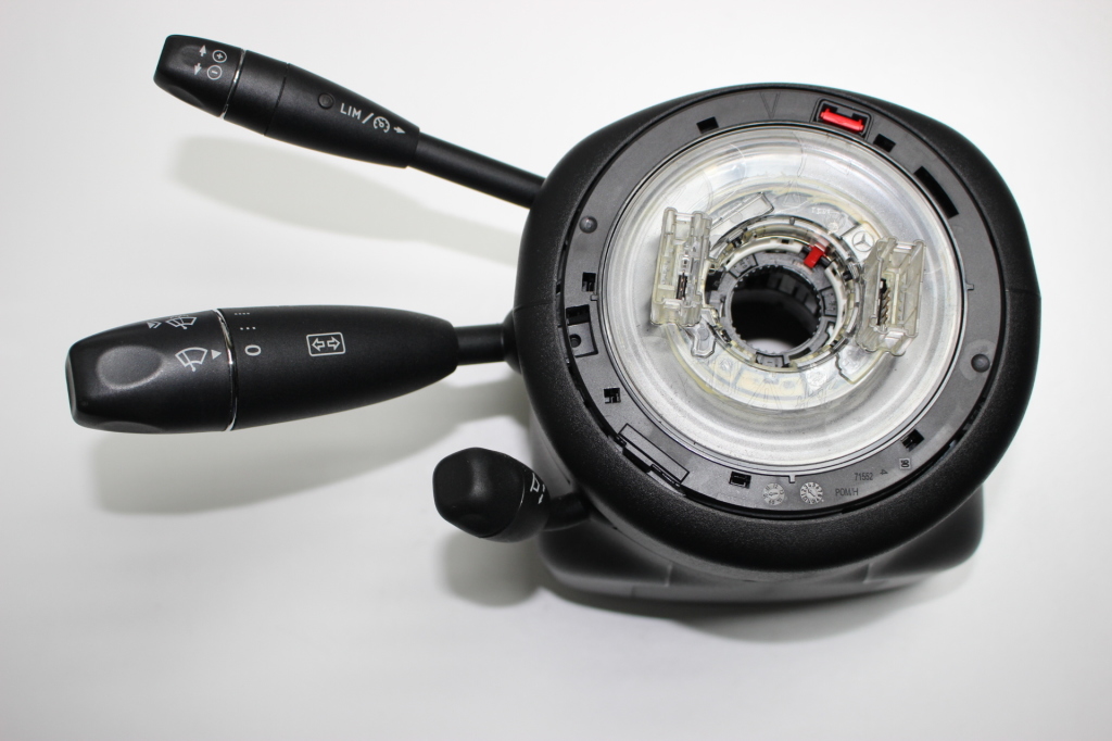 Used Mercedes Benz E-Class Switch and its parts A2129007702