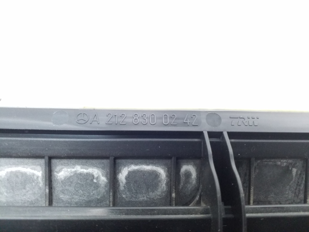 Used Mercedes Benz E-Class Rear wing ventilation grille A2128300242