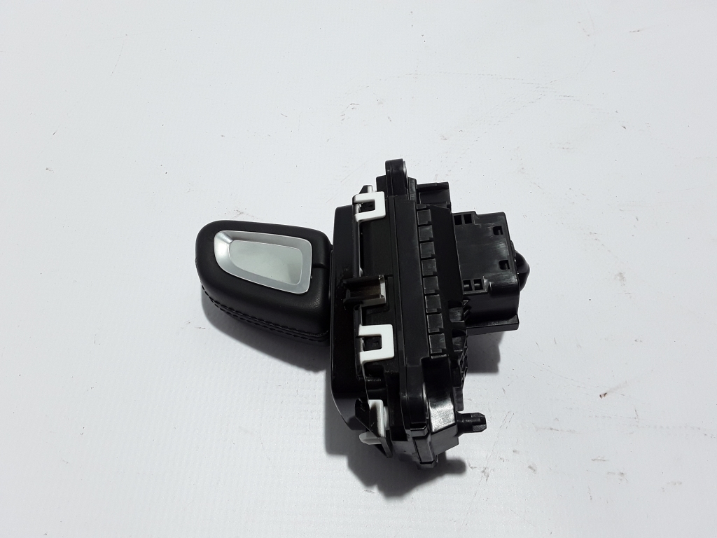 Used VOLVO XC40 Gear shift mechanism 31437334