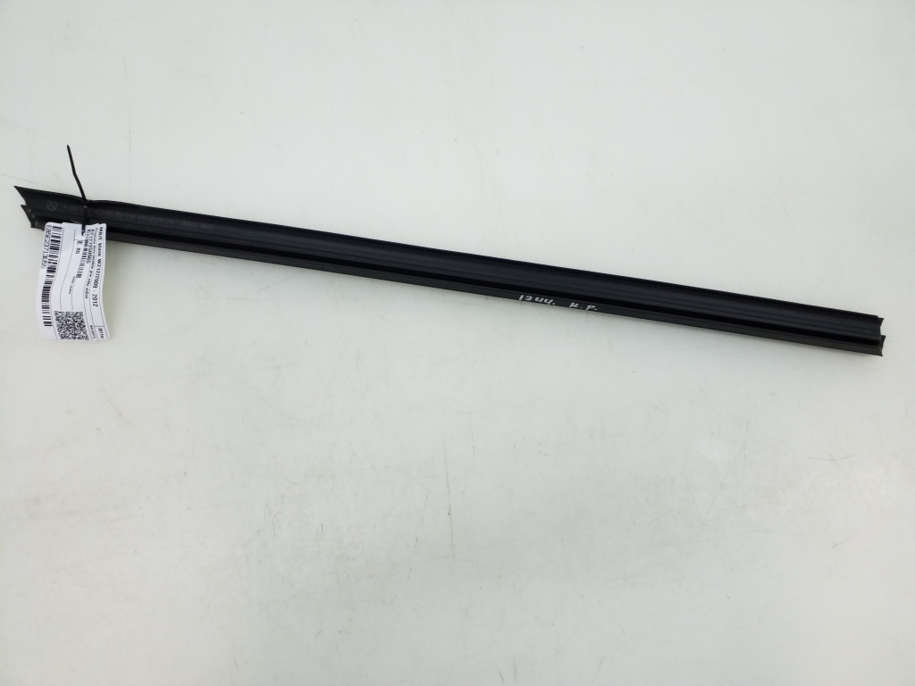Used Mercedes Benz E-Class Front door strip to the glass inner A2127250965