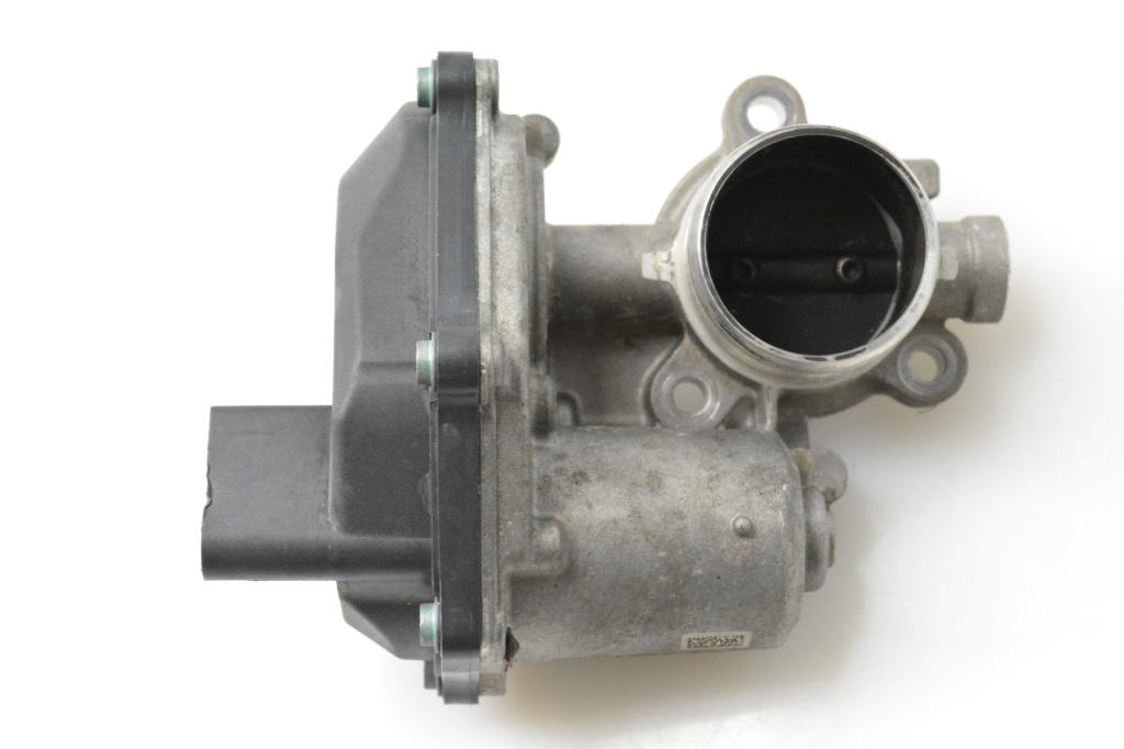 Used Volkswagen Passat EGR valve valve 04L131501M