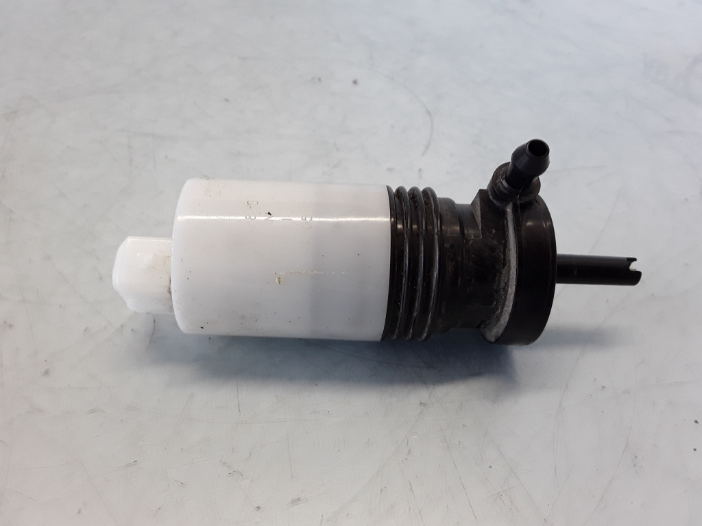 Used VOLVO XC60 Headlight washer motor front 31391195