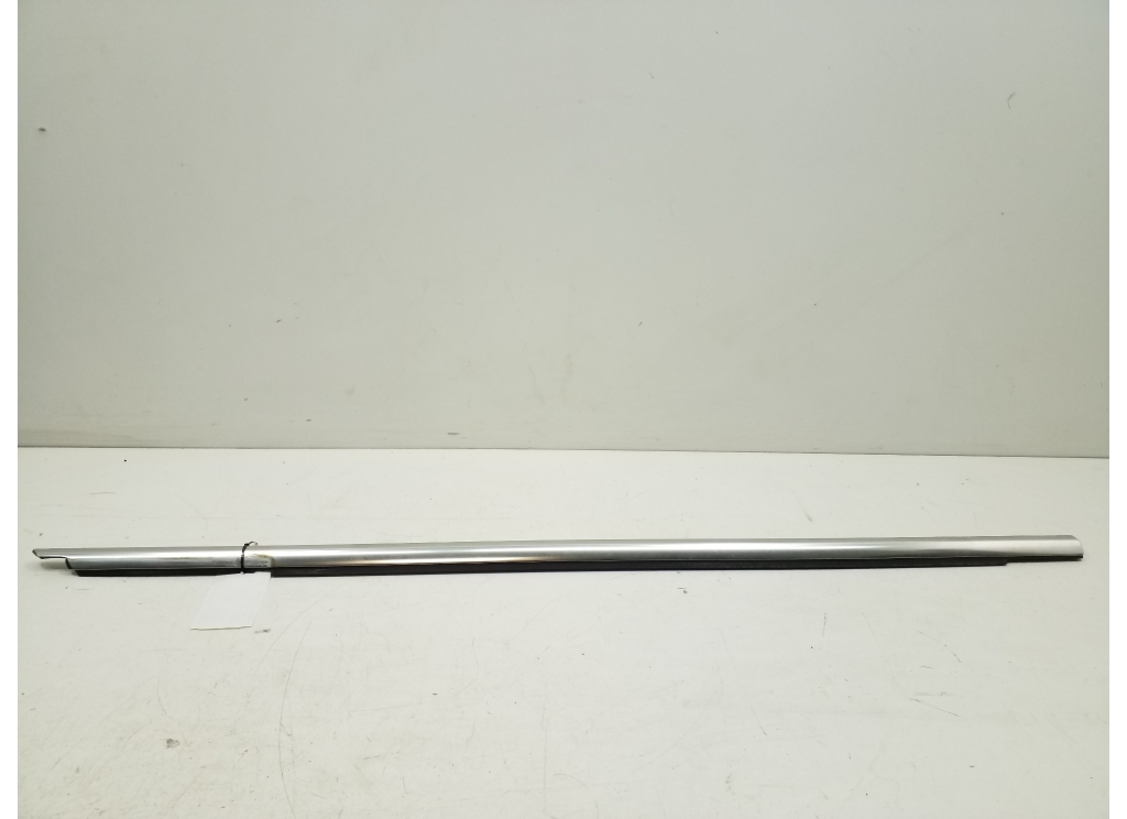 Used Mercedes Benz S-Class Front door strip to the glass exterior ...