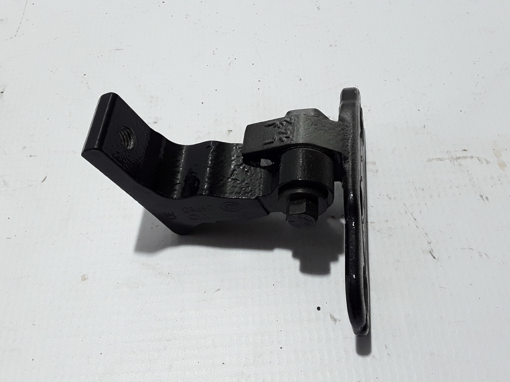 Naudotas VOLVO XC40 Galinių šoninių durų vyris viršutinis 31457095