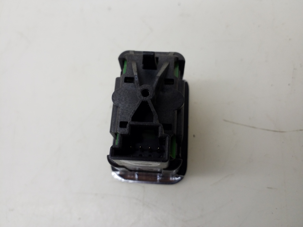 Used Mercedes Benz E-Class Rear side door glass switch A2048707358