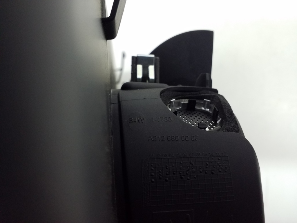 Naudotas Mercedes Benz E-Class Prietaisų skydelio apdaila A2126800007