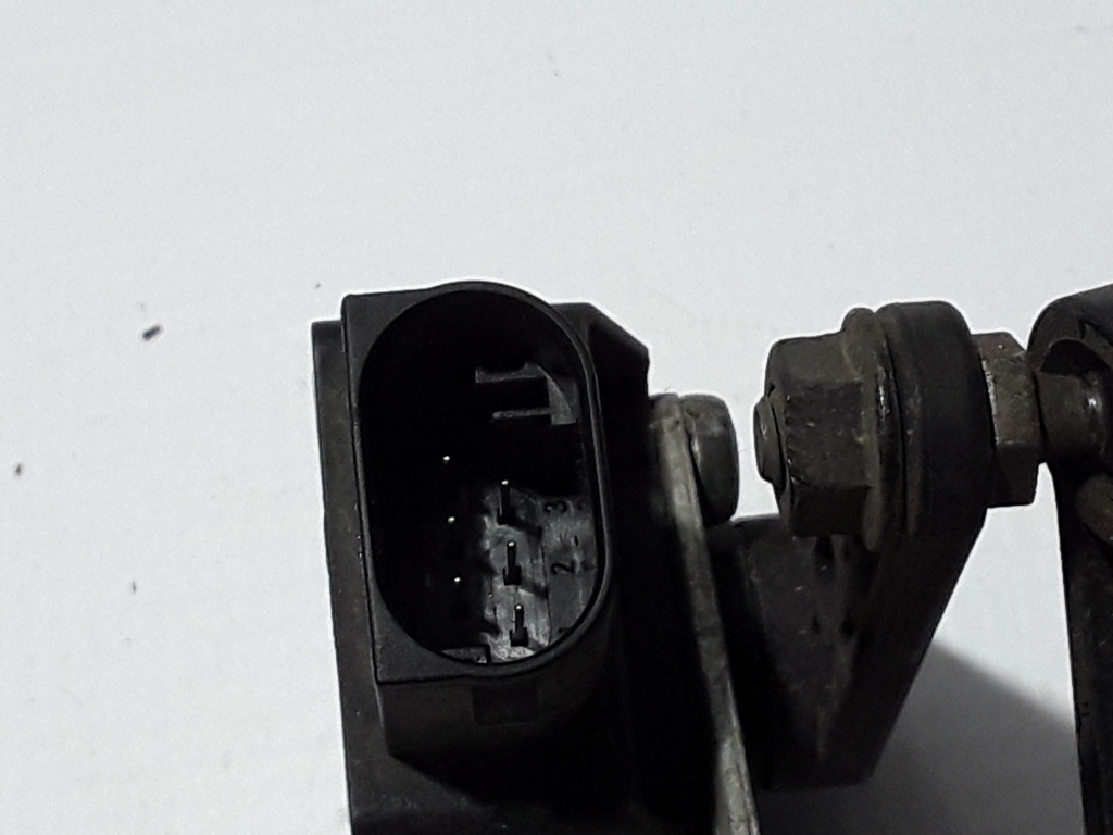 Used VOLVO XC40 Sensor on the rear hub 32221958