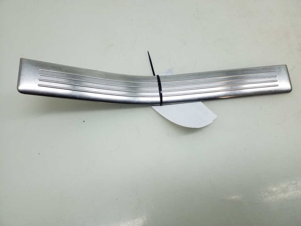 Naudotas Mercedes Benz E-Class Vidinė slenksčio apdaila A2126861236