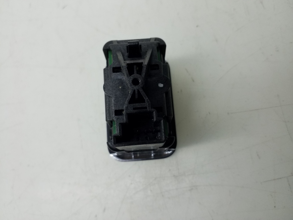 Used Mercedes Benz E-Class Front door glass switch A2049055502