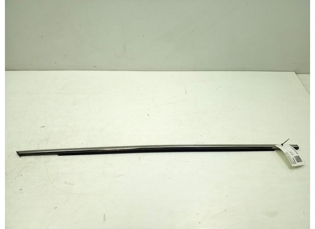 Used LEXUS IS Front door strip to the glass exterior 7571053040