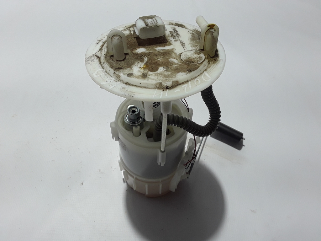 Used Dacia Dokker Fuel pump in the tank 172025758R