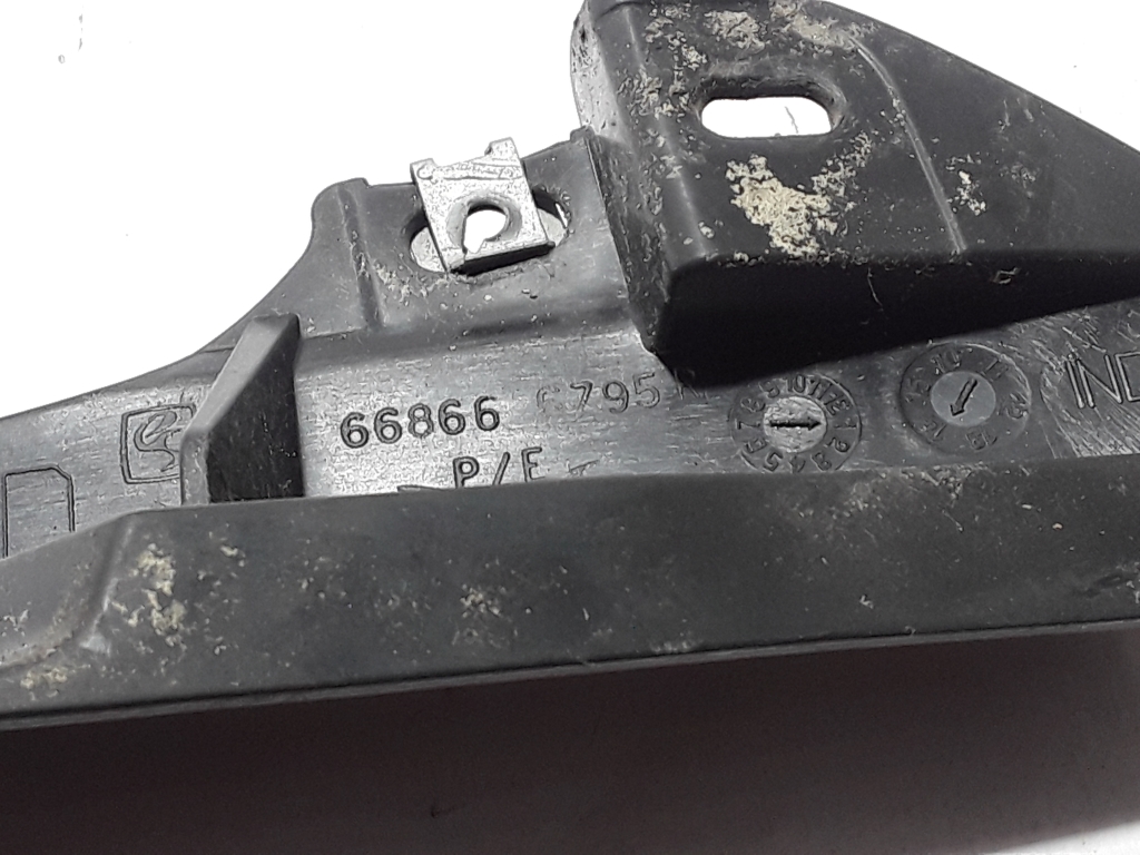 Used Dacia Dokker Windshield wiper mechanism trim to the glass 668666795R