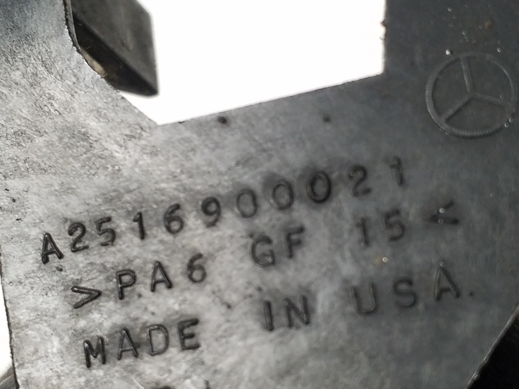 Использовал Mercedes Benz R-Class Кронштейн накладки на пороги A2516900021